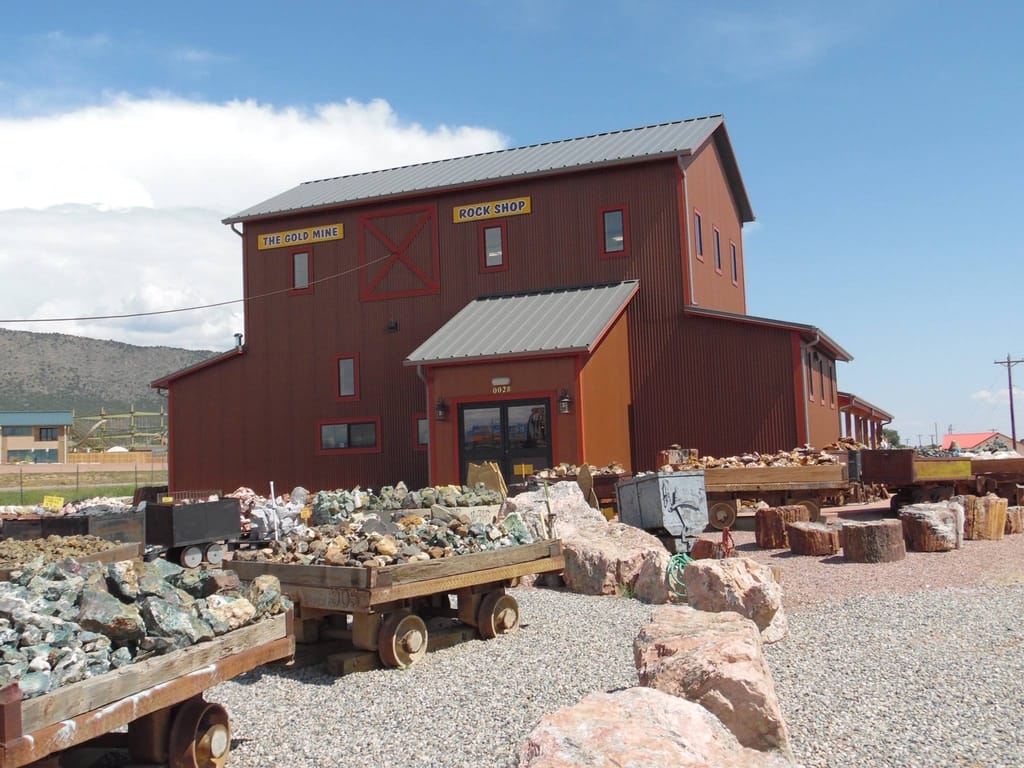 Gold Mine Rock Shop | Things to Do | Royal Gorge Cabins